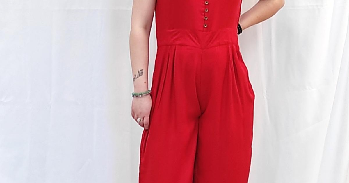 Combinaison rouge sans manches en viscose - Combinaison et shorts ...